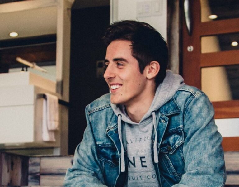 Denisdaily DID: Does The YouTuber Have Dissociative Identity Disorder?